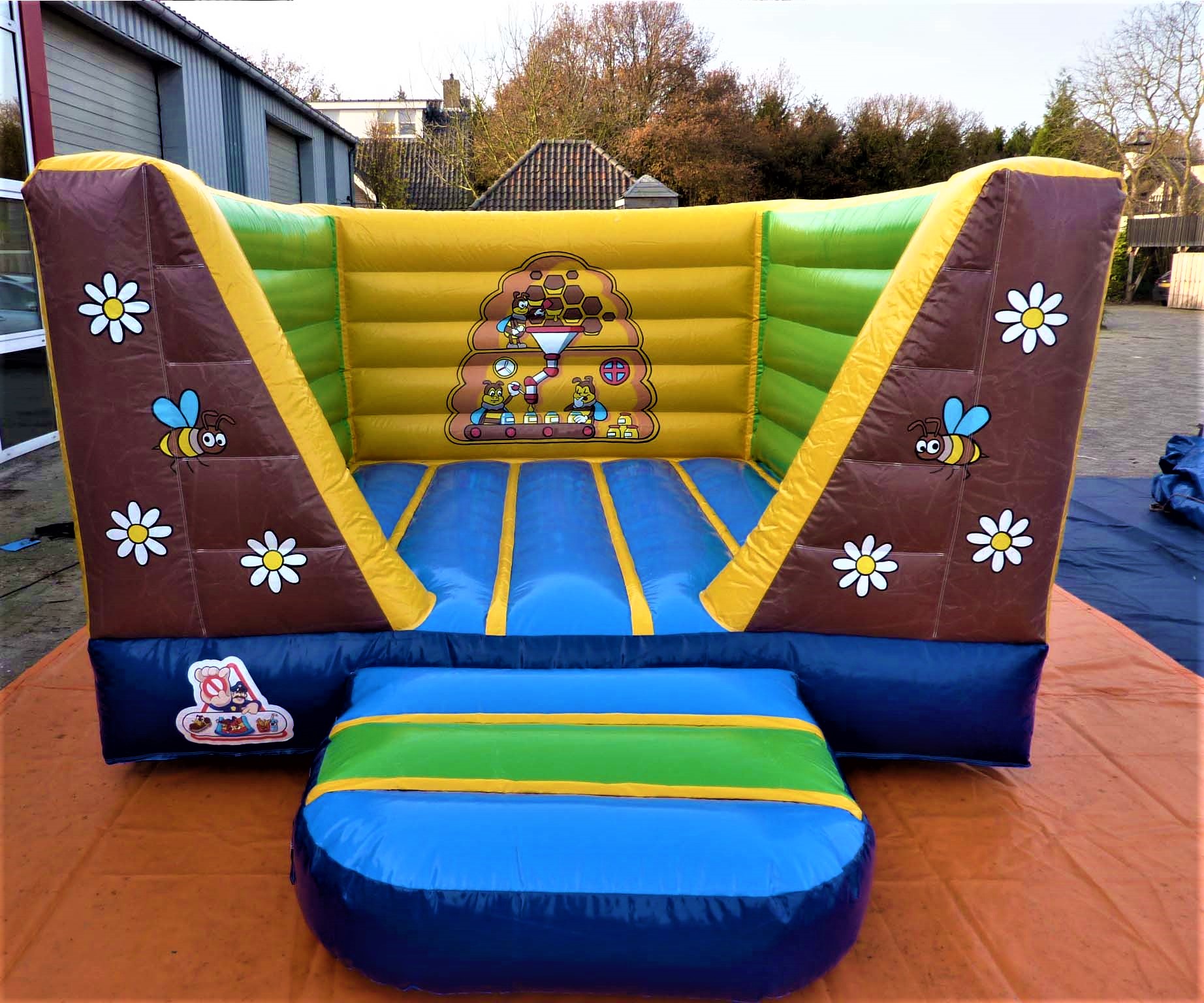 Verhuur Springkussen Bij te huur Zuid Limburg - Deguelle Party Verhuur ...